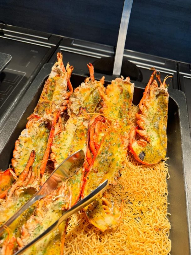 1-FOR-1 SEAFOOD BUFFET AT SHERATON TOWER WITH FRESH CRABS, CRAYFISH ...