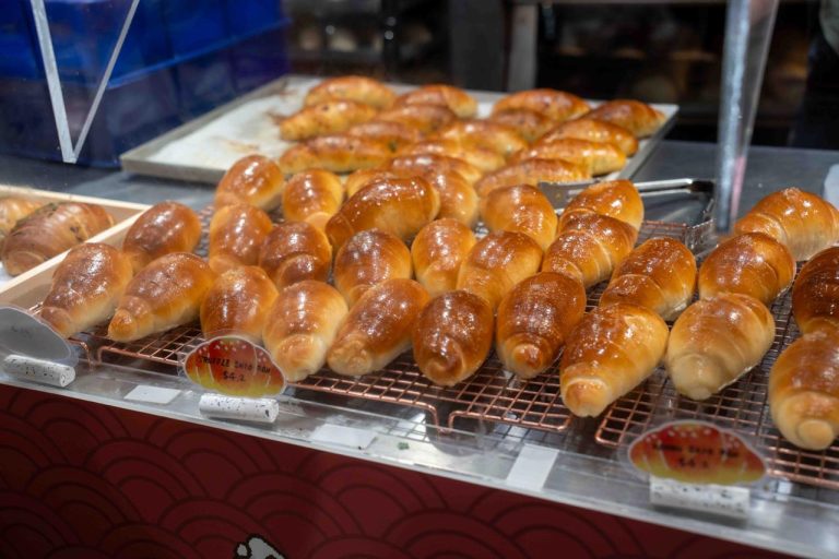 VIRAL FLUFFY SHIO PANS, DONA MANIS BANANA PIE & CHUNKY “SNOWBALL” MOCHI ...