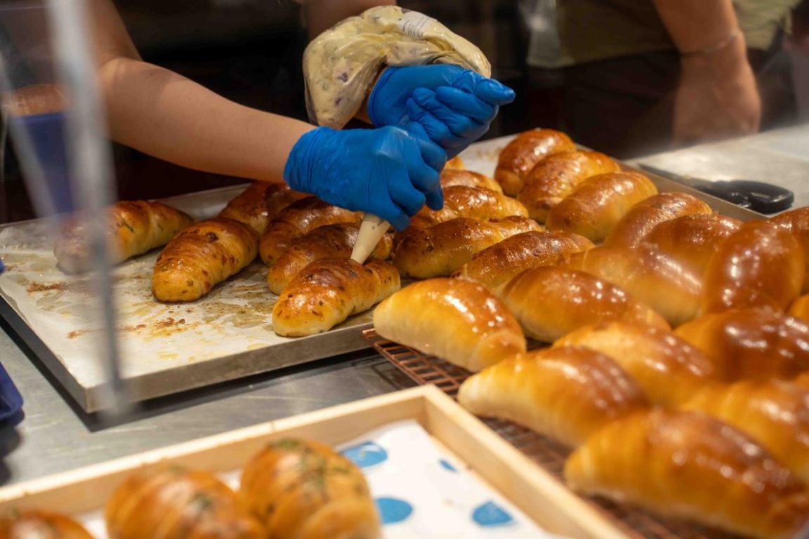 VIRAL FLUFFY SHIO PANS, DONA MANIS BANANA PIE & CHUNKY “SNOWBALL” MOCHI ...
