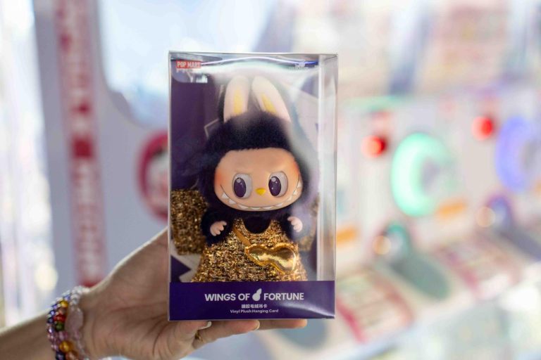 THIS ARCADE HAS THE LARGEST COLLECTION OF LABUBU CLAW MACHINES IN ...