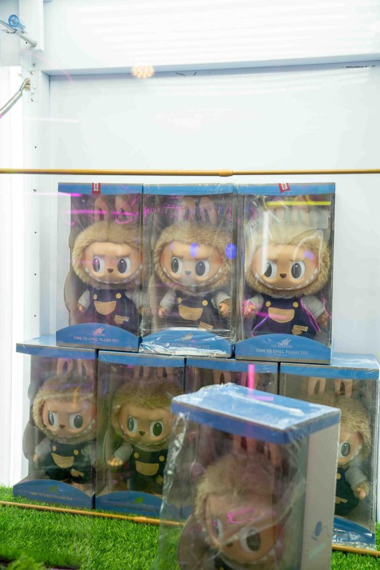 THIS ARCADE HAS THE LARGEST COLLECTION OF LABUBU CLAW MACHINES IN ...