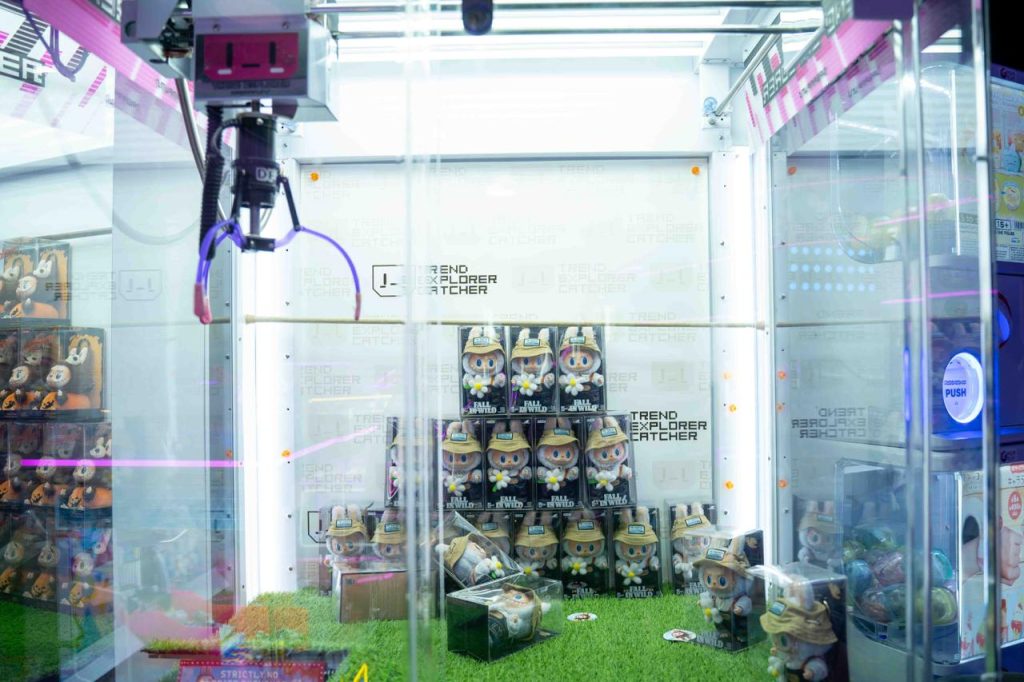 THIS ARCADE HAS THE LARGEST COLLECTION OF LABUBU CLAW MACHINES IN ...