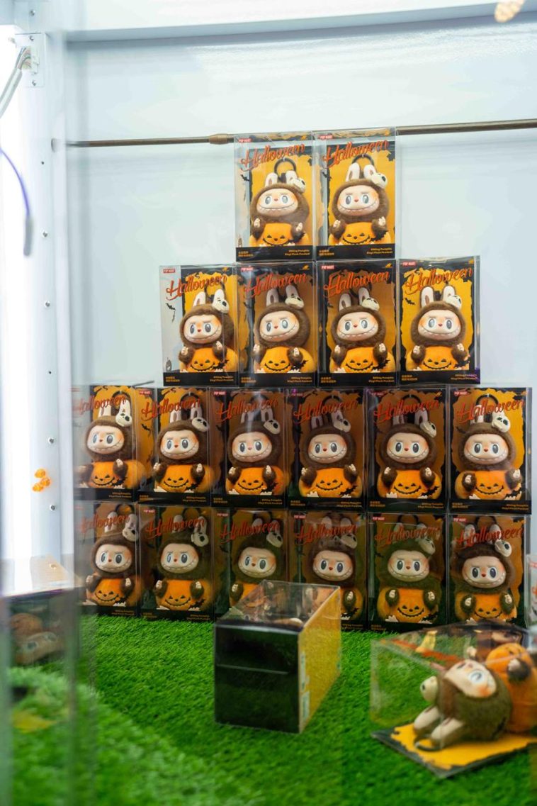 THIS ARCADE HAS THE LARGEST COLLECTION OF LABUBU CLAW MACHINES IN ...