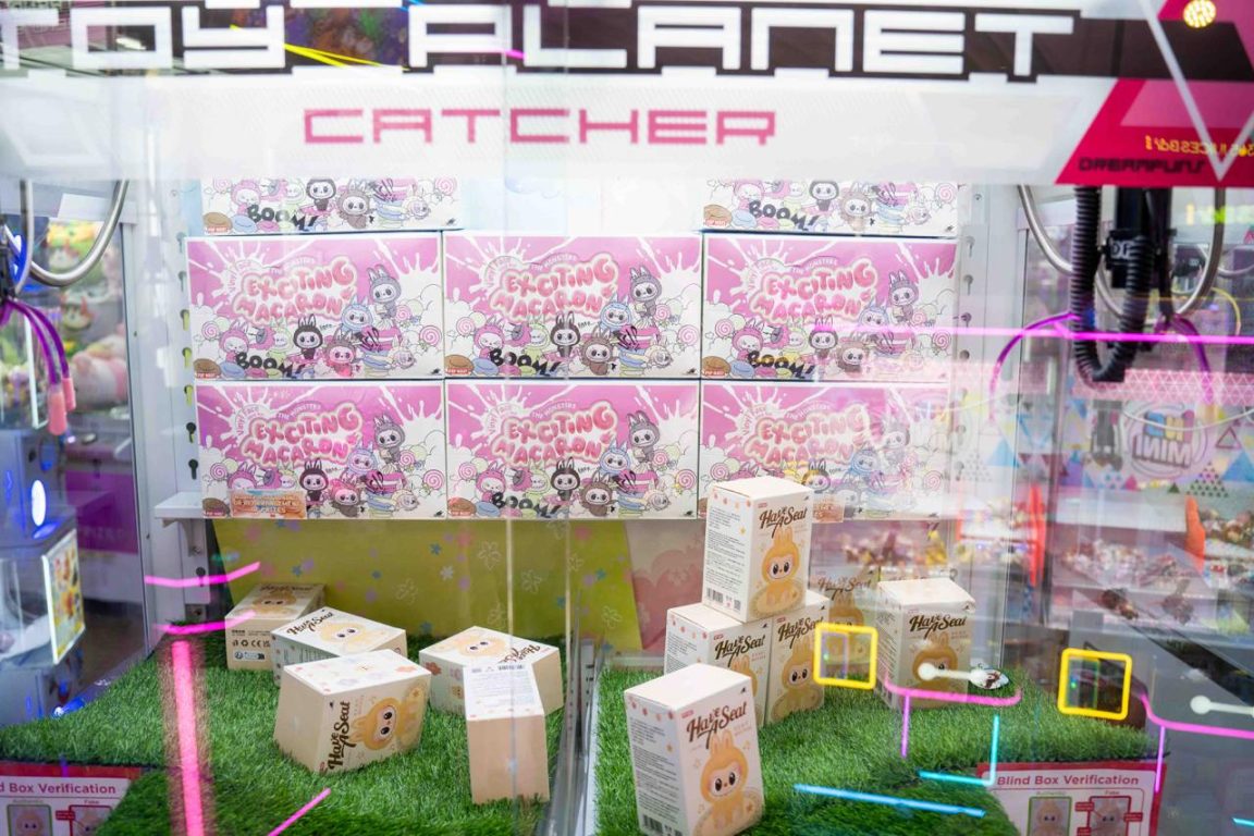 THIS ARCADE HAS THE LARGEST COLLECTION OF LABUBU CLAW MACHINES IN ...