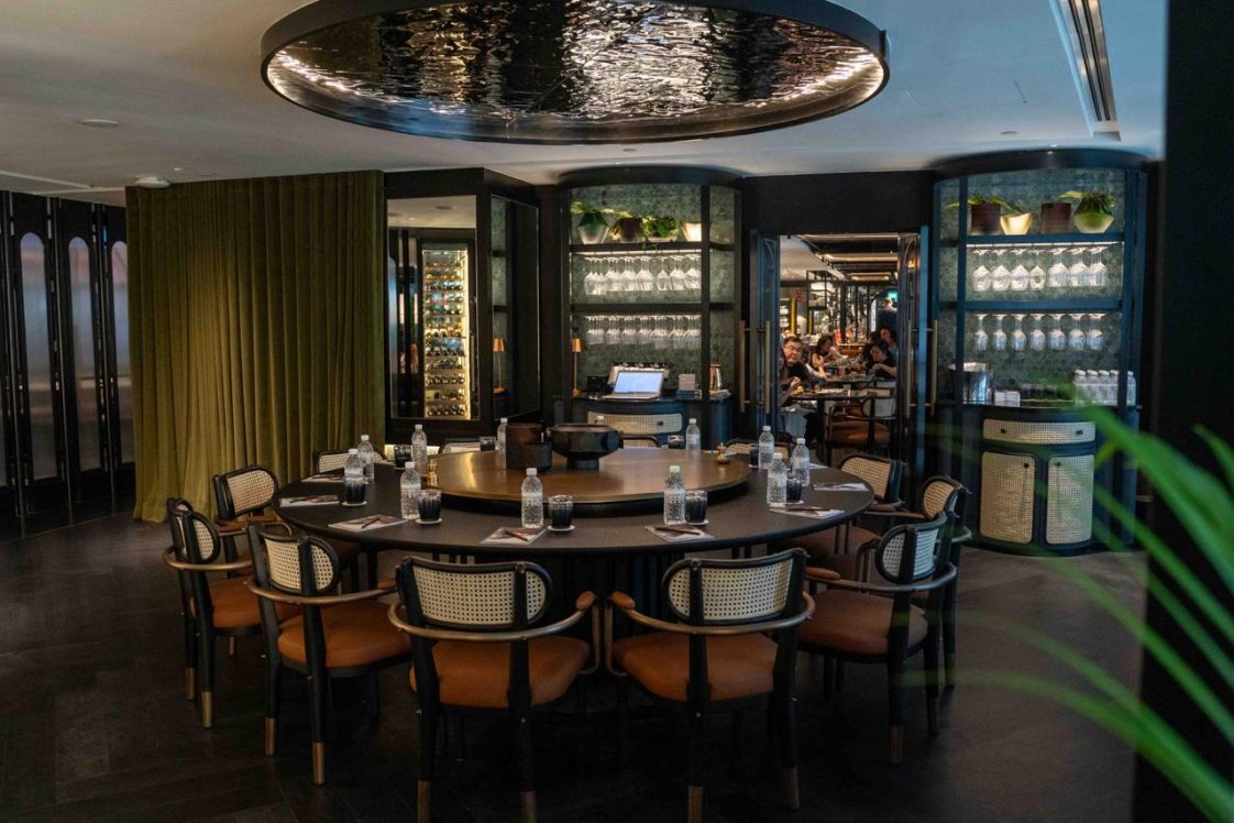 CYGNET: NEW CHIC STEAKHOUSE IN THE CBD HAS STEAK TARTARE TROLLEY SERVED ...