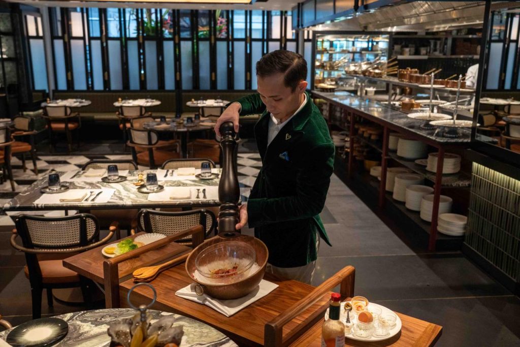 CYGNET: NEW CHIC STEAKHOUSE IN THE CBD HAS STEAK TARTARE TROLLEY SERVED ...