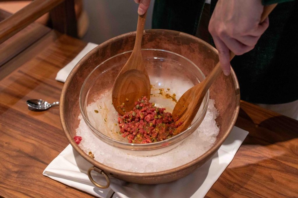 CYGNET: NEW CHIC STEAKHOUSE IN THE CBD HAS STEAK TARTARE TROLLEY SERVED ...