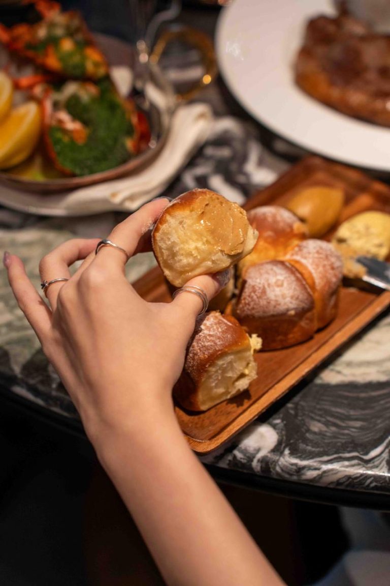 CYGNET: NEW CHIC STEAKHOUSE IN THE CBD HAS STEAK TARTARE TROLLEY SERVED ...