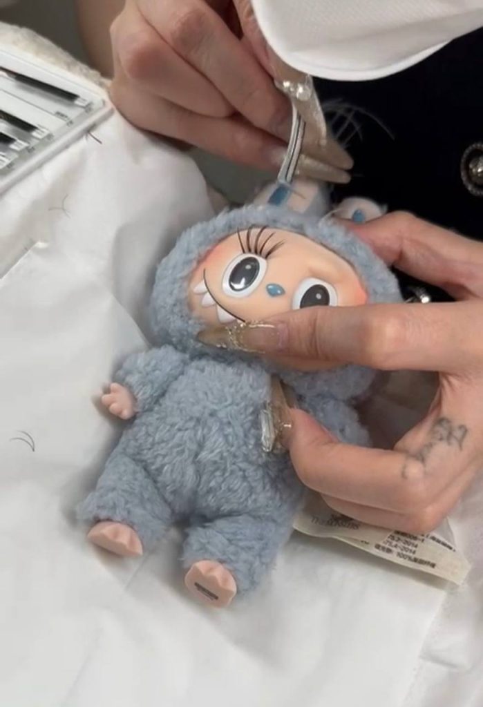 VIRAL EYELASH EXTENSION SERVICE FOR YOUR LABUBU NOW AVAILABLE AT THIS ...