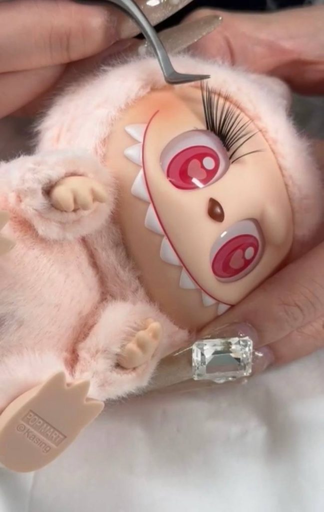 VIRAL EYELASH EXTENSION SERVICE FOR YOUR LABUBU NOW AVAILABLE AT THIS ...