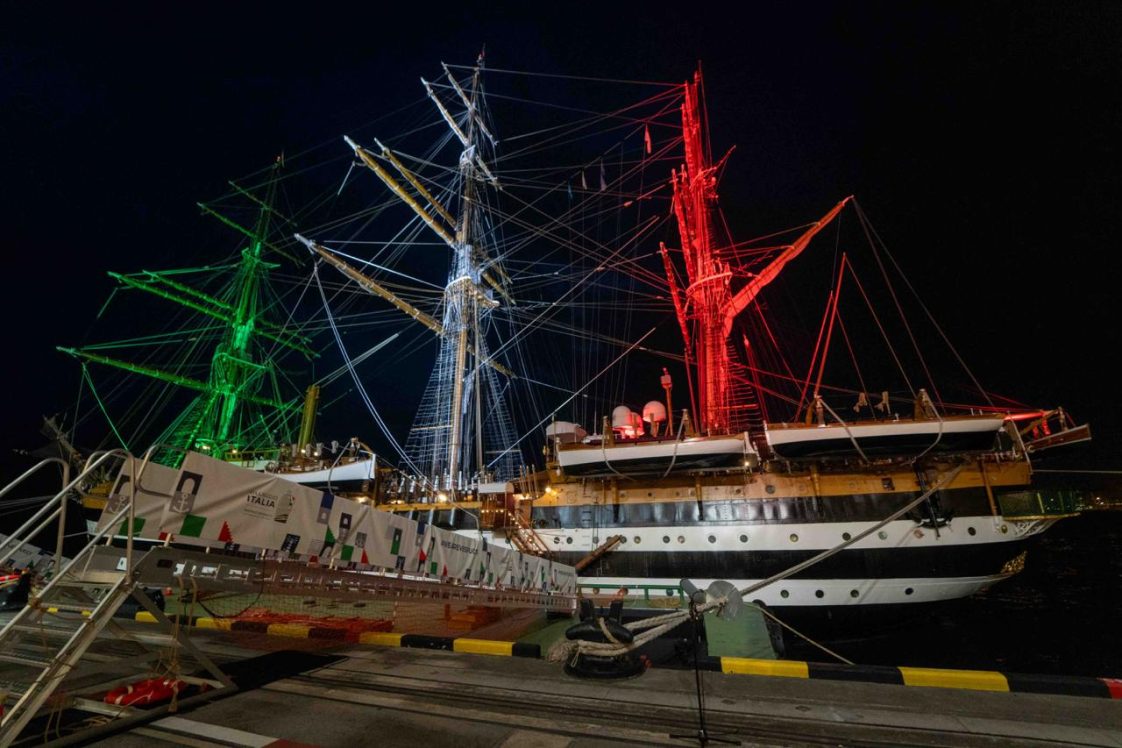 [FIRST LOOK] ICONIC ITALIAN SAILING SHIP AMERIGO VESPUCCI DOCKS IN ...