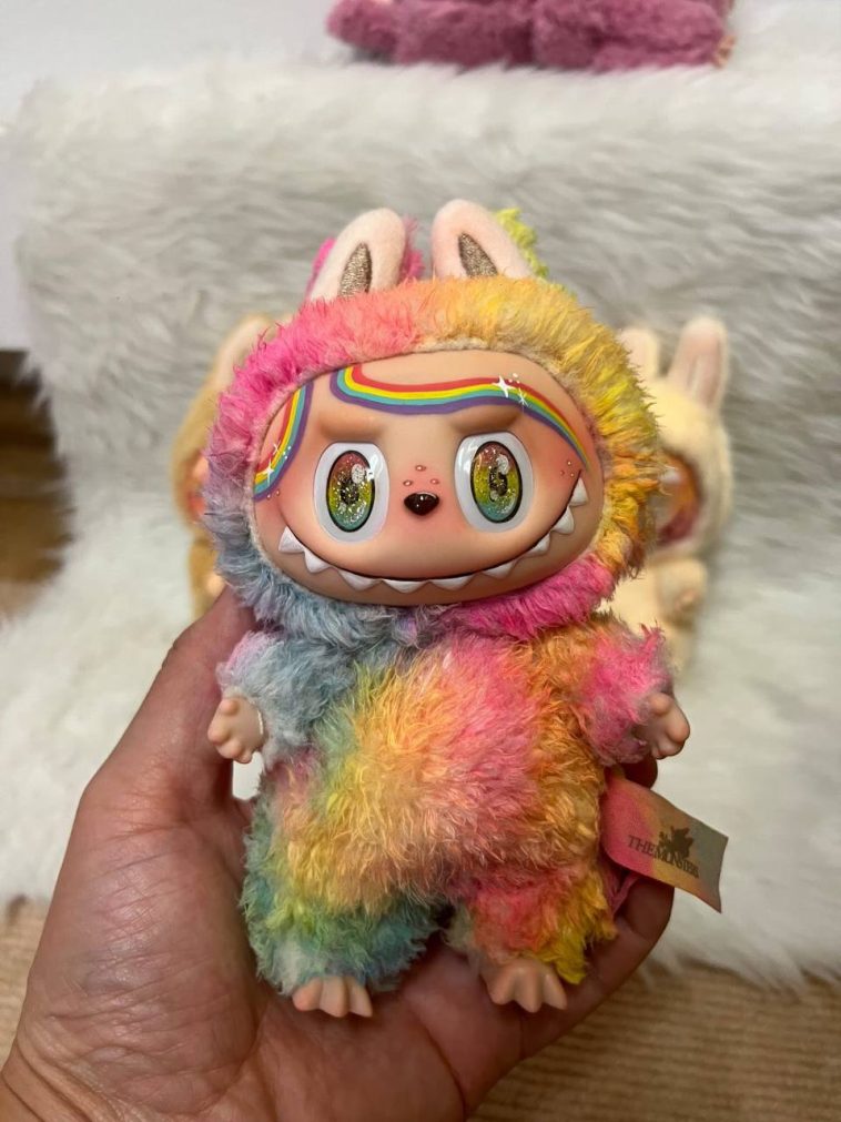 CUSTOM LABUBU “BEAUTY SERVICES” WITH FACE MAKEUP & BODY PAINT IN ...