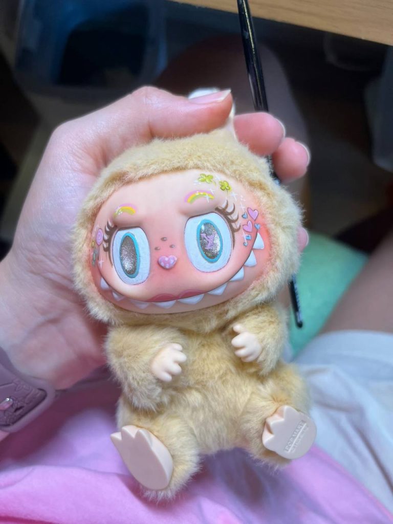 CUSTOM LABUBU “BEAUTY SERVICES” WITH FACE MAKEUP & BODY PAINT IN ...