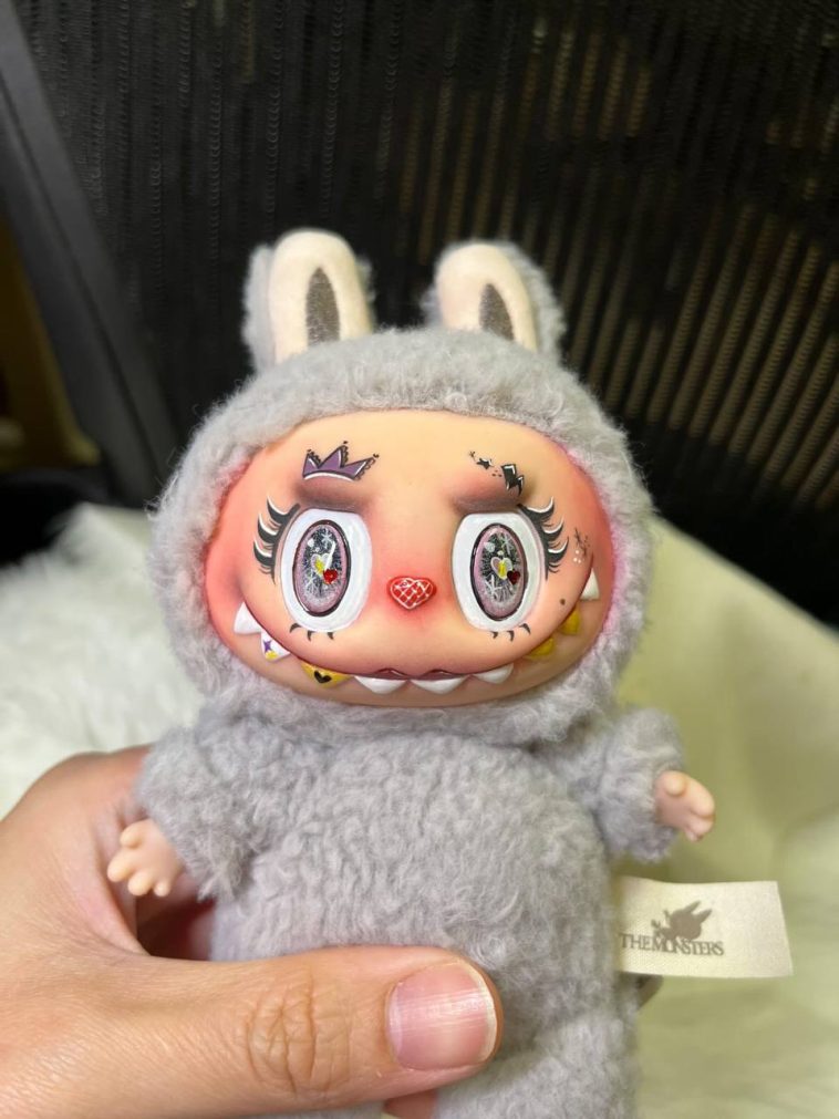 CUSTOM LABUBU “BEAUTY SERVICES” WITH FACE MAKEUP & BODY PAINT IN ...