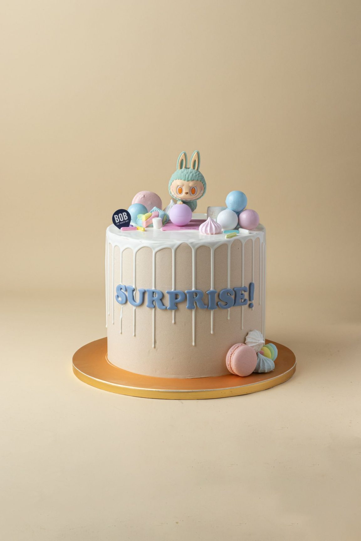 THIS POPULAR BAKERY IN SINGAPORE HAS LABUBU CAKES WITH REAL LABUBU ...