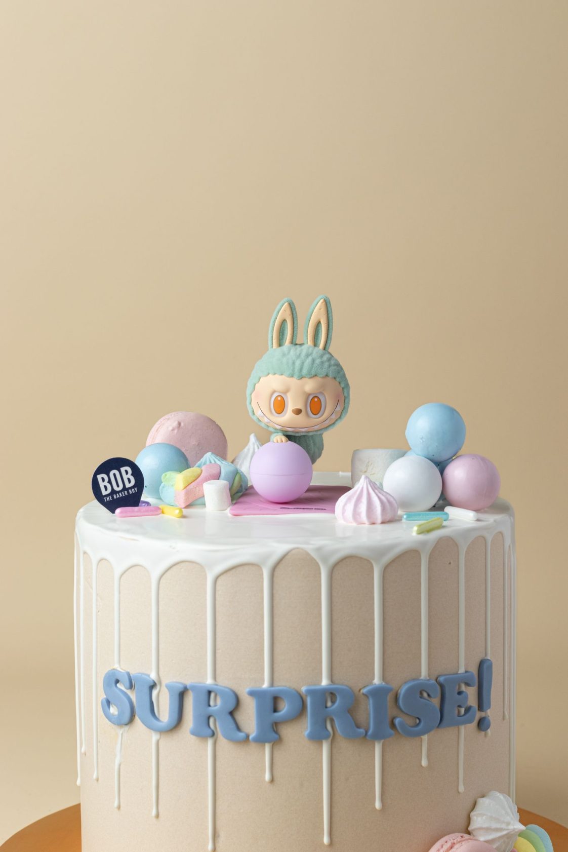 THIS POPULAR BAKERY IN SINGAPORE HAS LABUBU CAKES WITH REAL LABUBU ...