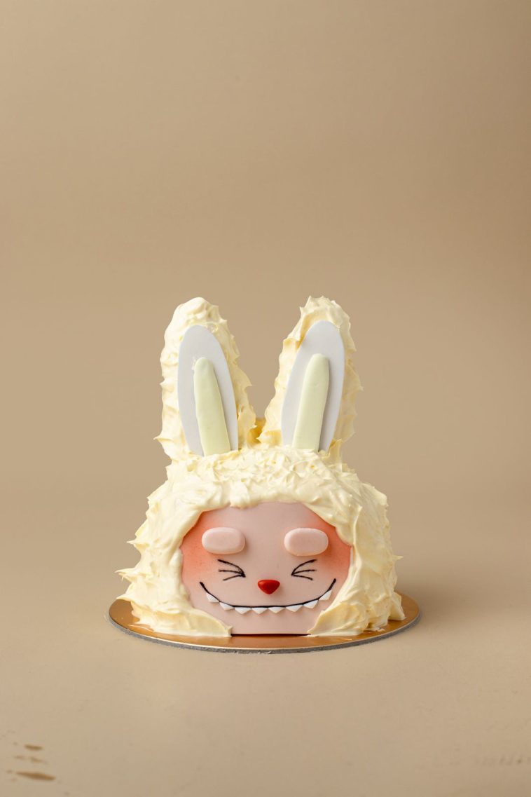 THIS POPULAR BAKERY IN SINGAPORE HAS LABUBU CAKES WITH REAL LABUBU ...