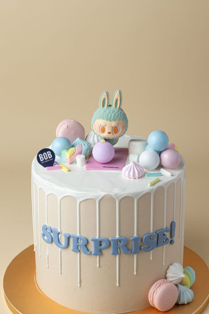 THIS POPULAR BAKERY IN SINGAPORE HAS LABUBU CAKES WITH REAL LABUBU ...