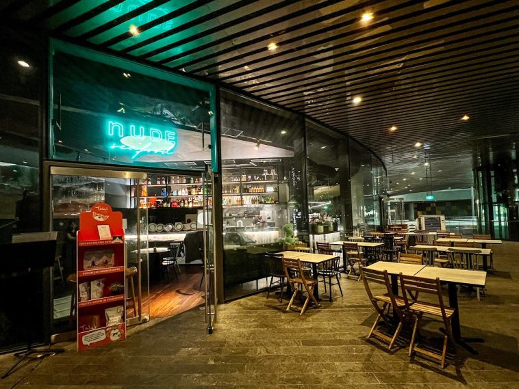 PET-FRIENDLY BUFFET HAS UNLIMITED SEAFOOD & MEAT FOR DOGS AT JUST $12 ...