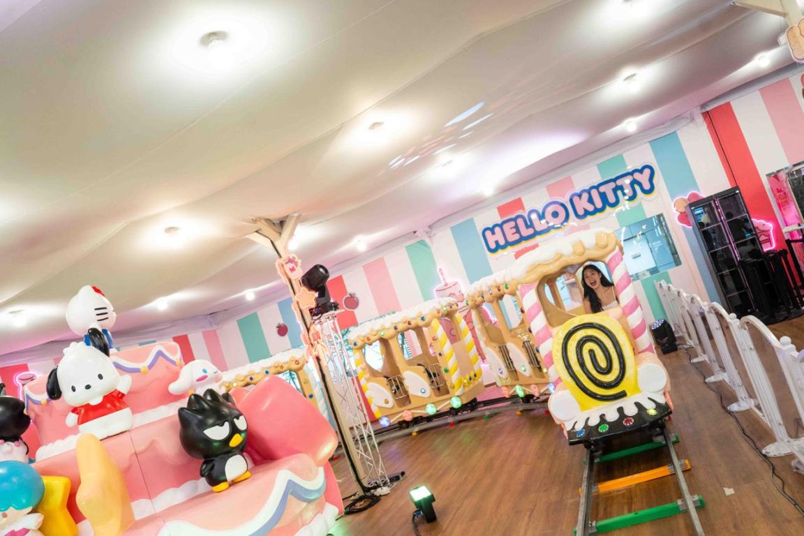 NEW HELLO KITTY & FRIENDS CARNIVAL AT CHANGI AIRPORT WITH GIANT SANRIO ...
