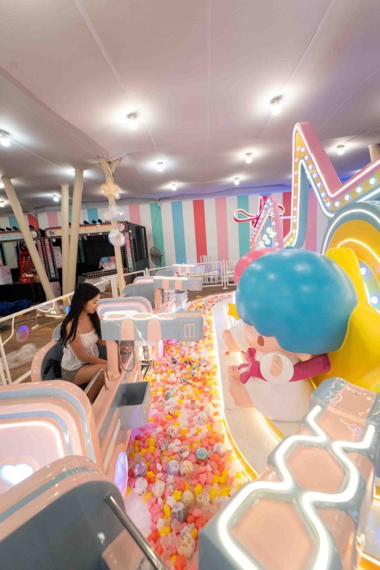 NEW HELLO KITTY & FRIENDS CARNIVAL AT CHANGI AIRPORT WITH GIANT SANRIO ...