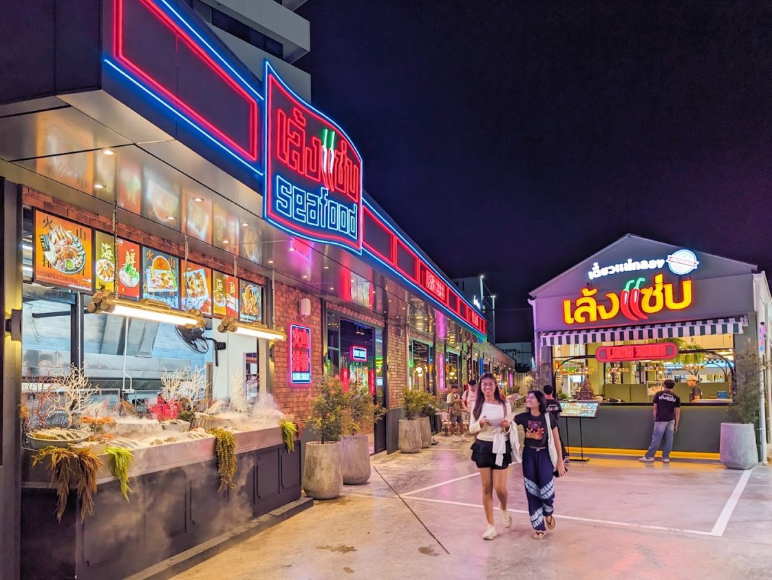 POPULAR JODD FAIRS RATCHADA NIGHT MARKET OPENS AT NEW LOCATION IN ...