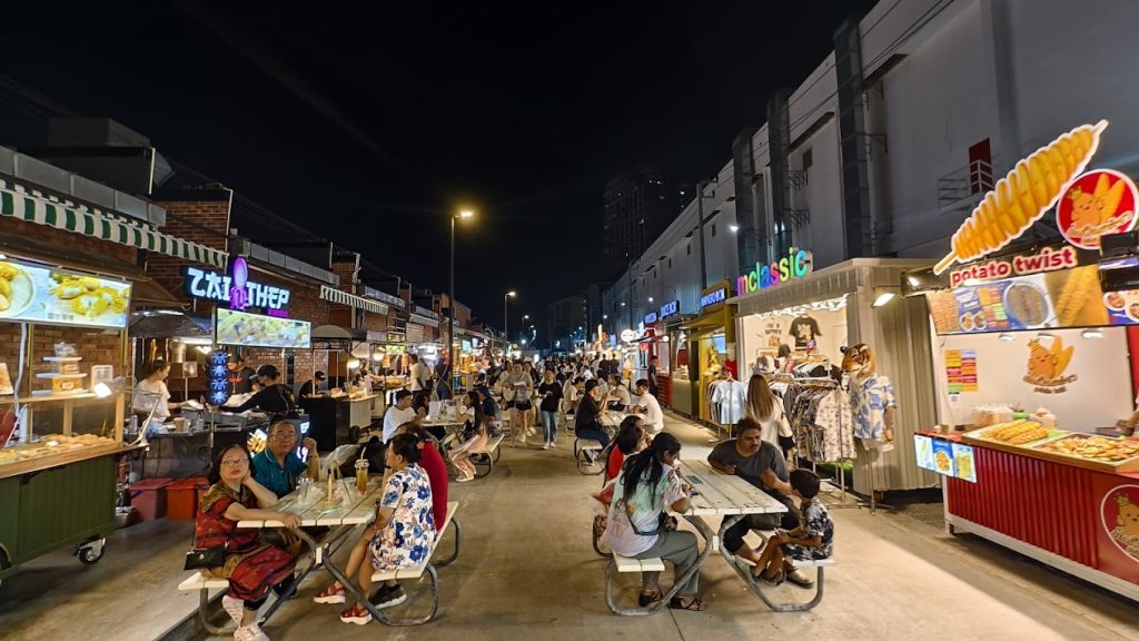 POPULAR JODD FAIRS RATCHADA NIGHT MARKET OPENS AT NEW LOCATION IN ...