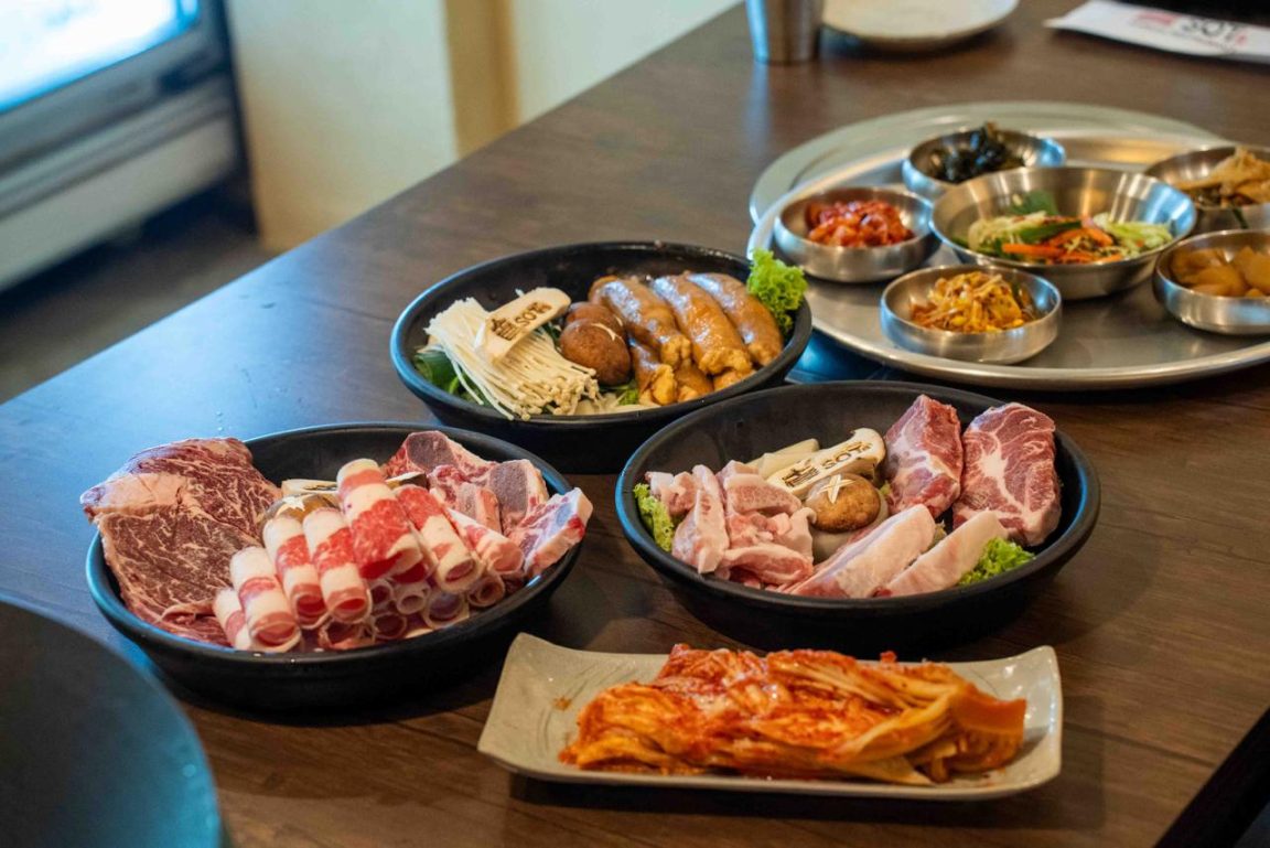 SOT: TRADITIONAL KOREAN POT LID SPECIALTY RESTAURANT COOKS YOUR FOOD ON ...