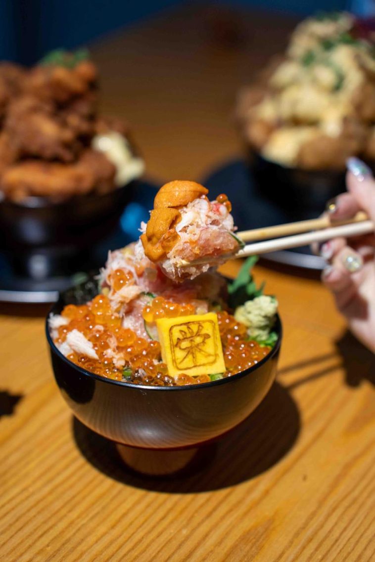 MEGA-SIZED DONS OVERFLOWING WITH MEAT & SEAFOOD TOPPINGS AT THIS NEW ...