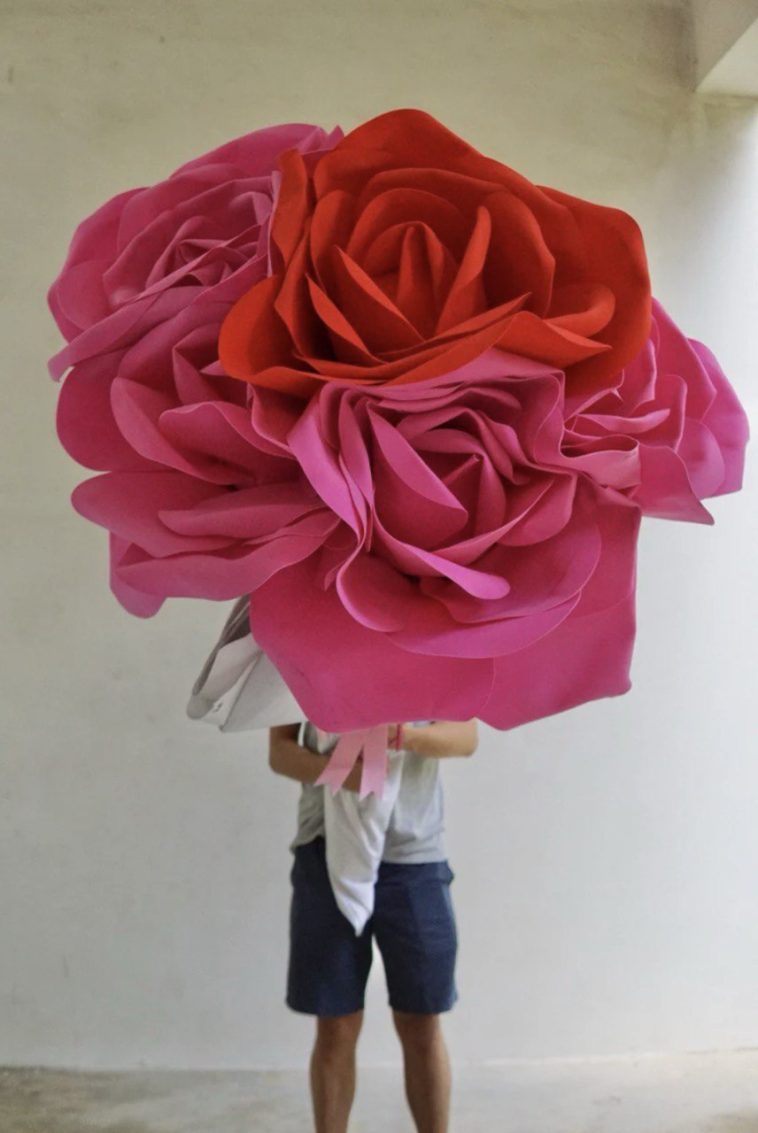 MEGA 1.4-METRE TALL ROSE BOUQUETS IN SINGAPORE WITH LARGER-THAN-LIFE ...