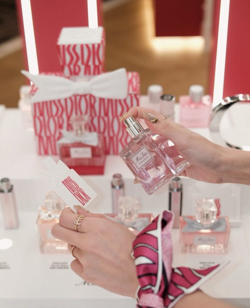 PINK-THEMED MISS DIOR CAFÉ POP-UP AT CHANGI AIRPORT WITH DIOR-THEMED ...