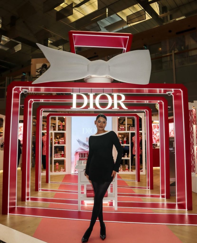 PINK-THEMED MISS DIOR CAFÉ POP-UP AT CHANGI AIRPORT WITH DIOR-THEMED ...