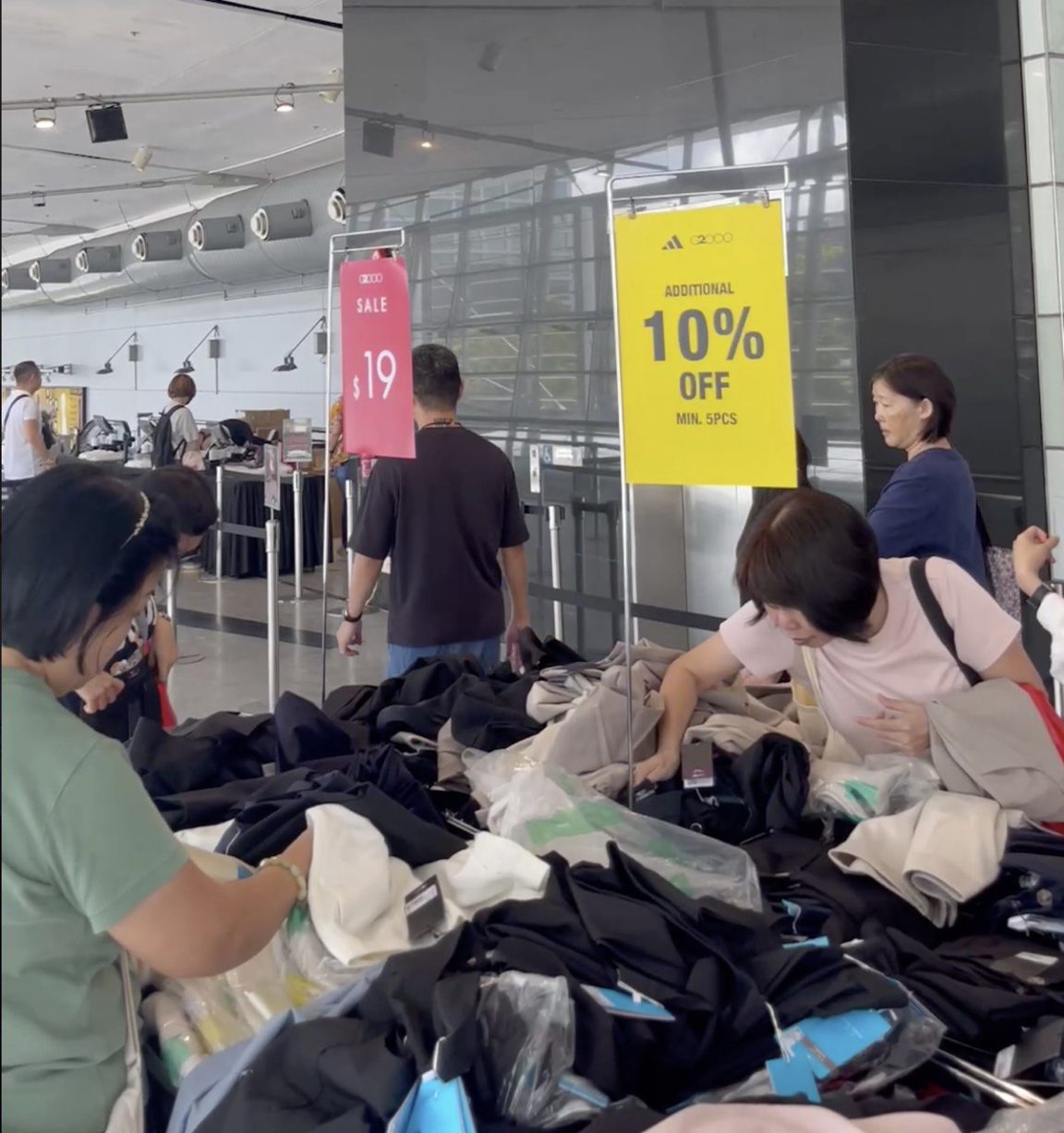 MASSIVE FASHION WAREHOUSE SALE AT EXPO WITH ADIDAS & G2000 APPAREL ...