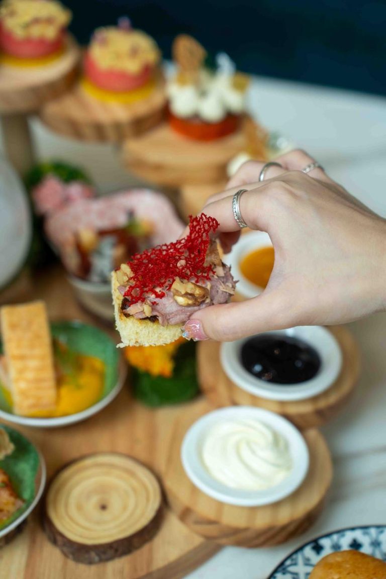 HONEY-THEMED HIGH TEA AT INTERCONTINENTAL SINGAPORE WITH HONEY-INFUSED ...