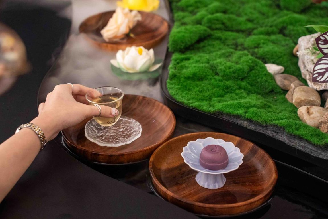 FIRST-EVER VIRAL “FLOATING RIVER” TEAHOUSE & CAFÉ IN SINGAPORE! - Shout