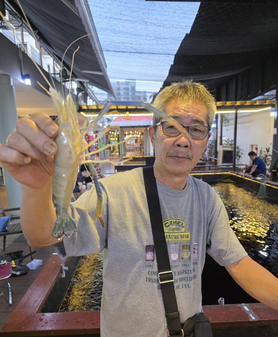 NEW LIVE PRAWNING & FISHING POOL IN SINGAPORE LETS YOU CATCH UNLIMITED ...