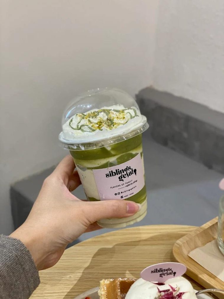 VIRAL KUNAFA GELATO CAKE & DUBAI CHOCOLATE “CRACKING” MILKSHAKES AT ...