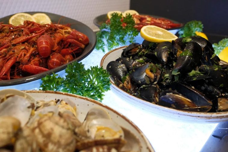 NEW SEAFOOD BUFFET RESTAURANT AT DORSETT HOTEL FROM $32 NETT PER PERSON ...