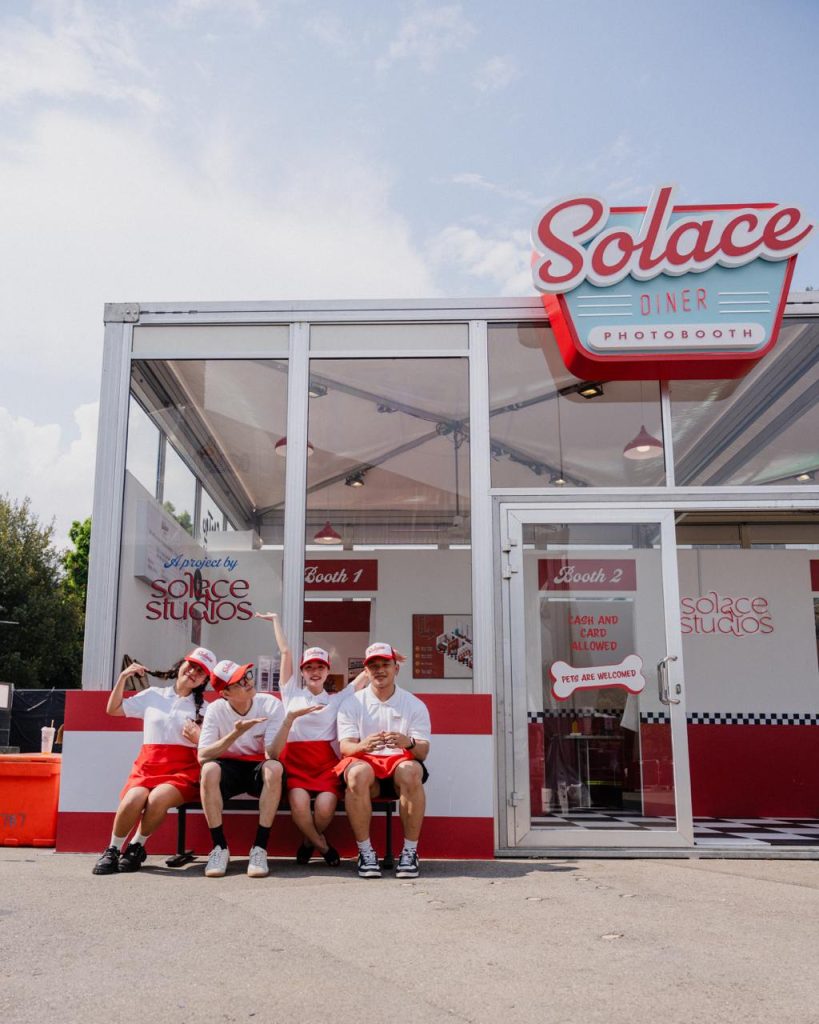 FIRST-EVER AMERICAN DINER-THEMED PHOTOBOOTH IN SINGAPORE HAS RETRO ...