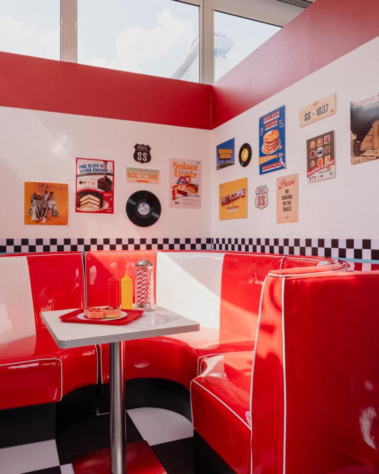 FIRST-EVER AMERICAN DINER-THEMED PHOTOBOOTH IN SINGAPORE HAS RETRO ...