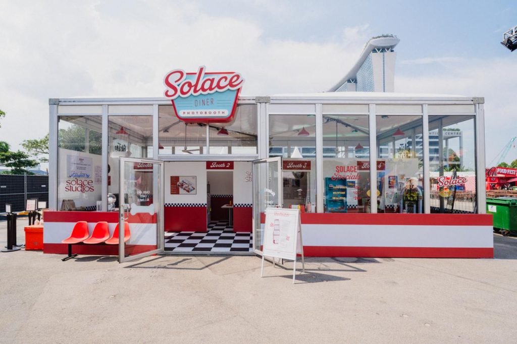 FIRST-EVER AMERICAN DINER-THEMED PHOTOBOOTH IN SINGAPORE HAS RETRO ...