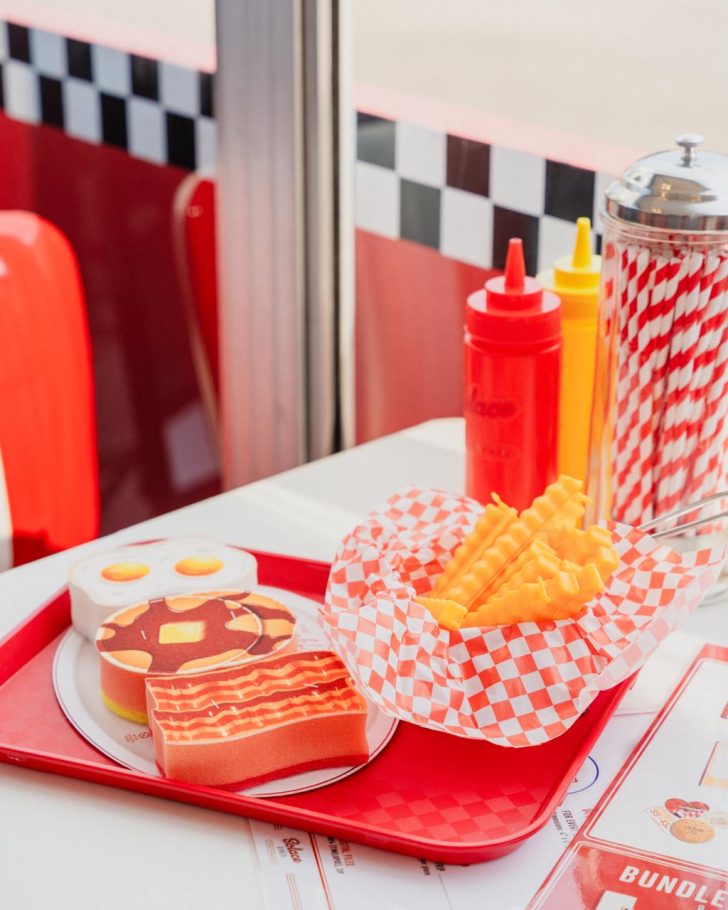 FIRST-EVER AMERICAN DINER-THEMED PHOTOBOOTH IN SINGAPORE HAS RETRO ...