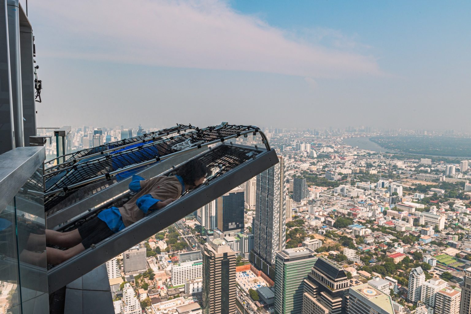 TILT OVER A SKYSCRAPER 75 FLOORS ABOVE GROUND AT THE WORLD’S FIRST 65 ...