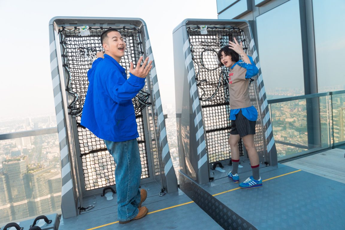 TILT OVER A SKYSCRAPER 75 FLOORS ABOVE GROUND AT THE WORLD’S FIRST 65 ...