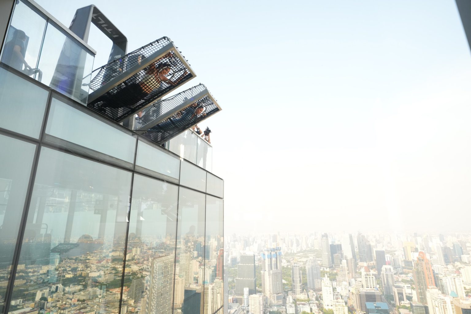 TILT OVER A SKYSCRAPER 75 FLOORS ABOVE GROUND AT THE WORLD’S FIRST 65 ...