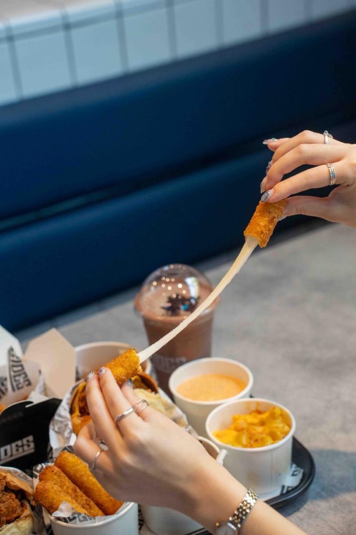 SIDES BY THE SIDEMEN OPENS IN SINGAPORE: CUSTOMISABLE FRIED CHICKEN, 9 ...