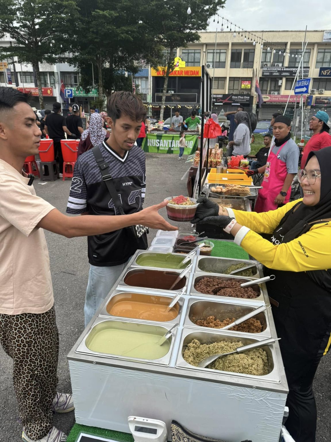 KUNAFA DESSERT SPECIALTY MARKET IN JOHOR BAHRU HAS VIRAL CHEESY KUNAFA ...