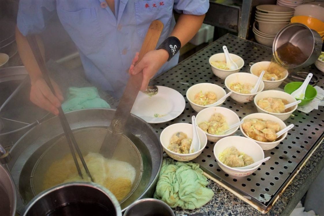 FAMOUS MICHELIN-AWARDED MAK MAN KEE WONTON NOODLES FROM HONG KONG IS ...