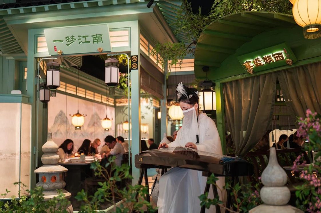 FAMOUS LONGJING RESTAURANT OPENS IN SINGAPORE WITH ORIENTAL LAKE ...