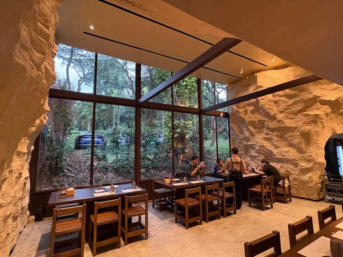 NEW CAVE-INSPIRED KOREAN RESTAURANT HAS VIRAL DEEP-FRIED CHILLI PEPPERS ...